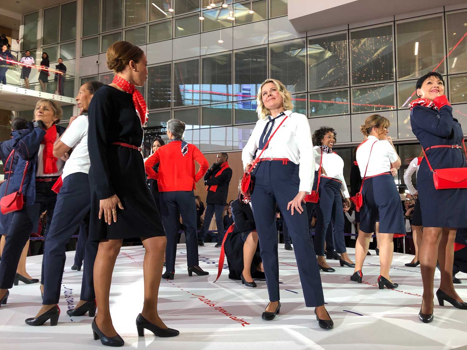 Paris Aéroport présente son nouvel uniforme - Groupe ADP